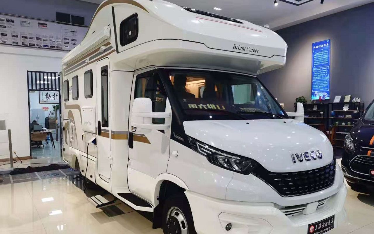 2020新款进口依维柯C型房车,铂驰进口双拓展大额头房车