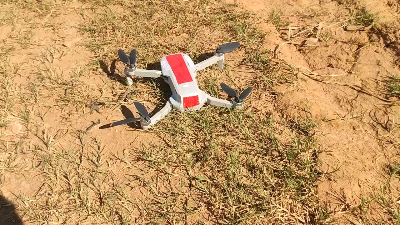 模拟直升机降落阿富汗,注意地面灰尘