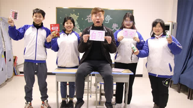 老师说“上课”二字就会提前下课,没想学生的套路太多