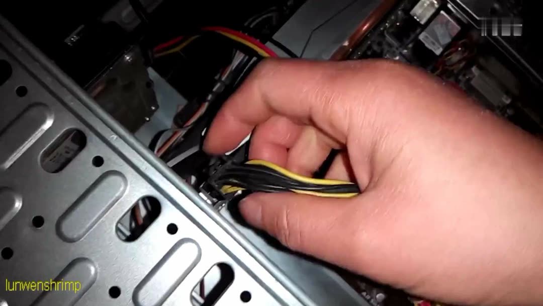 电脑独立显卡电源线怎么接?