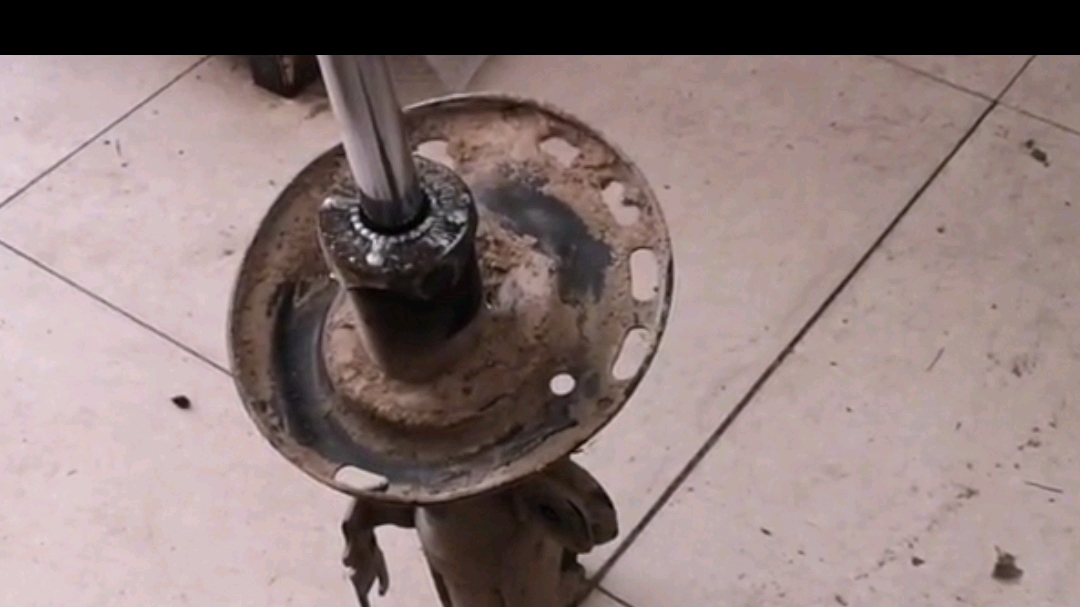 你的减震器漏油了,你是怎么做的?