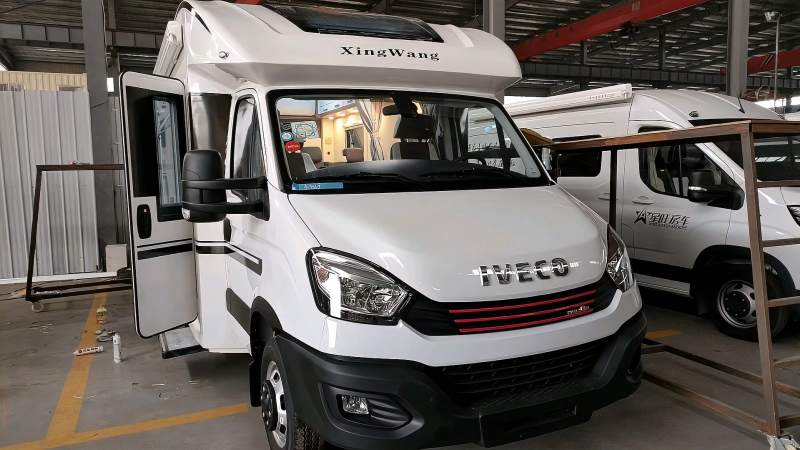 最新款依维柯C型房车纵床吊床核载4人即将下线亮点星空灯