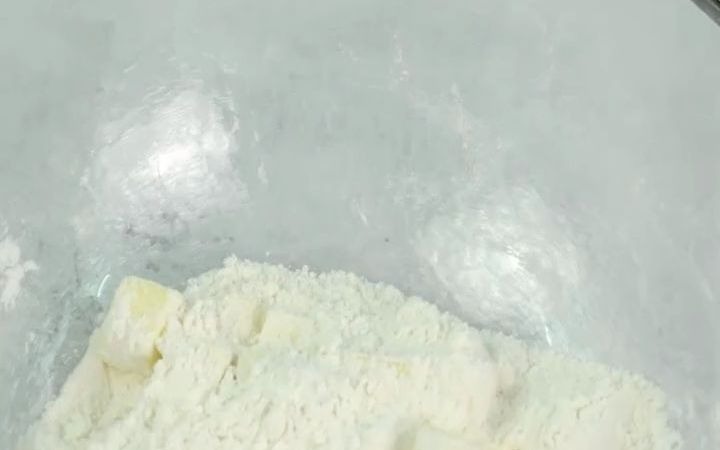 草莓酥皮大泡芙瞬间捕获你们的少女心#烘焙