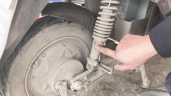 电动车后减震器可以调整你知道吗?修车师傅教你调整,学会不求人