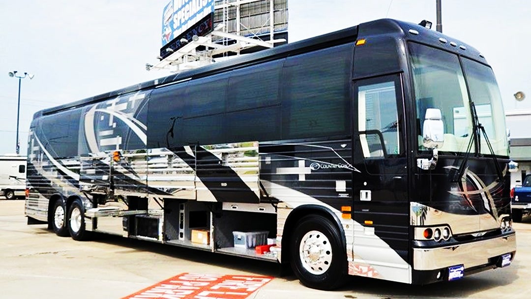 房车能有多豪华?看完它我承认我仇富了,简直是移动的五星酒店!