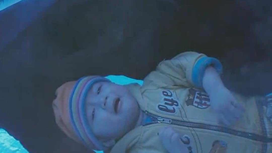 宝贝计划:俩人决定抢回孩子,与黑衣人打斗,孩子在冷库里受不了