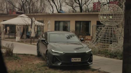 长安UNI-V搭载同级唯一电动尾翼,现已开启全球先享预订