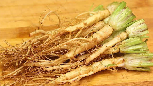 香菜根别再扔了,水里一煮,原来作用这么厉害,真是长见识了