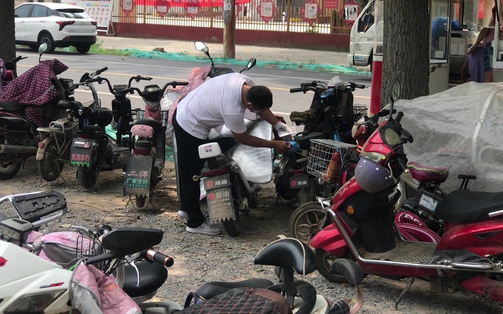 电动车锂电池为啥比铅酸电池更容易引发火灾