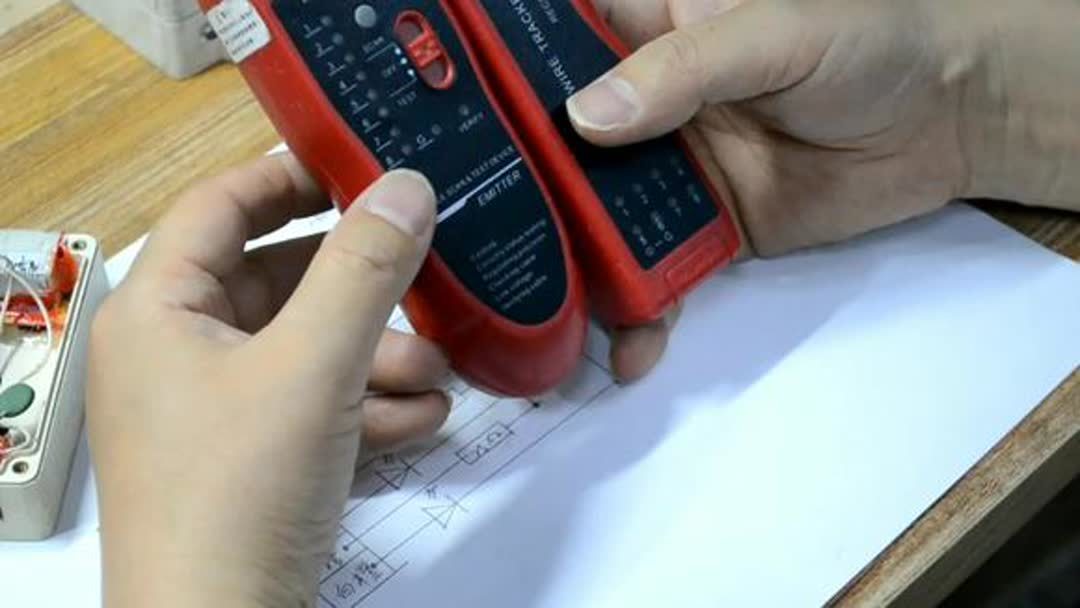 用几个小元件就可以做成一个可以快速测试网线通断的测试仪