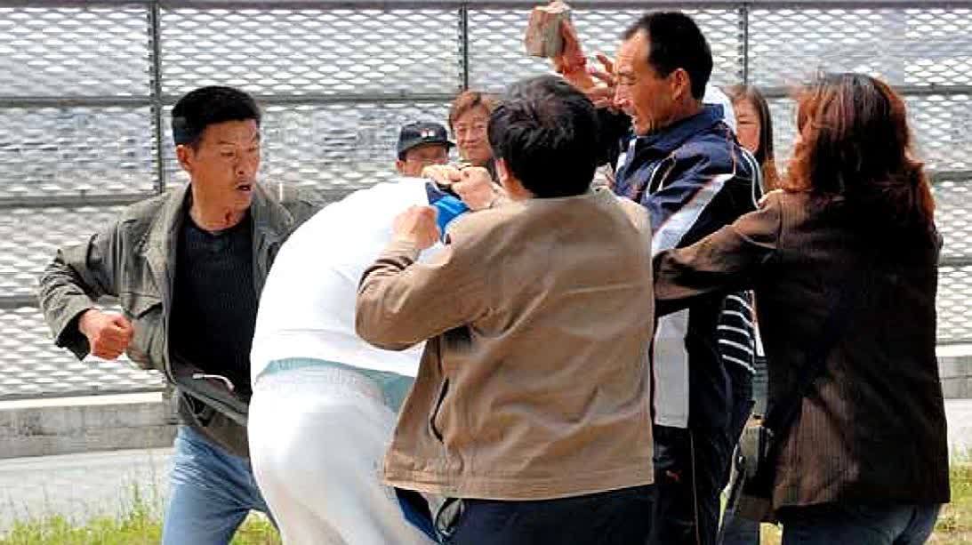 中国人去澳洲旅游,就因为带了中国的一个苹果,结果被人围住了!