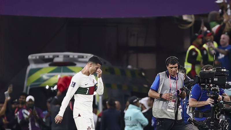 梦想结束了!C罗与女友孩子乘私人飞机离开卡塔尔