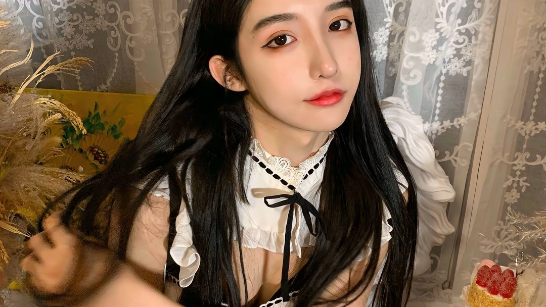 网红艾比Abbily宣布变性后,被网友质疑作假,本人作出回应