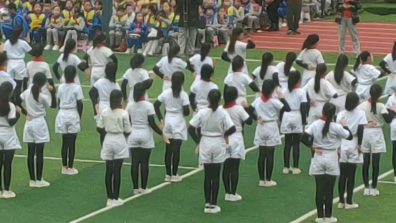 孩子们运动会班级节目展演