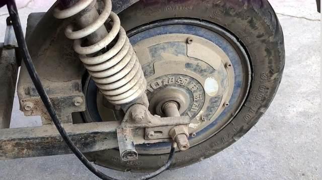 你知道电动车后轮,哪些螺丝容易导致安全隐患吗?修车师傅告诉你
