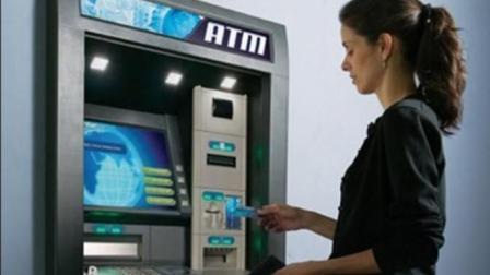 为什么银行总叫储户在ATM机上取款,看完明白其中的猫腻