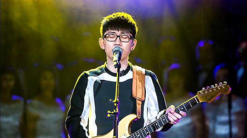 金志文现场一首《确定一定以及肯定》,欢乐的曲风,好听极了