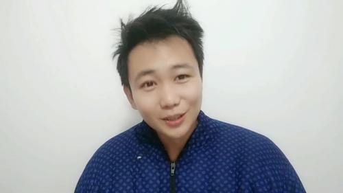 90后的童年回忆,折一个飞的超远的纸飞机,可以玩一天