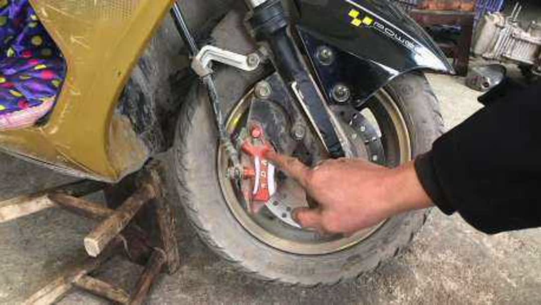 电动车正常行驶中,碟刹车发出异常响声是什么问题?伍哥告诉你