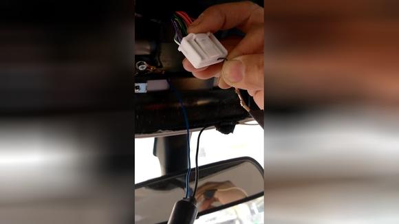 比亚迪宋MAX行车记录仪线束不绕道快速安装