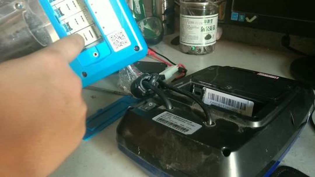 更换公交车刷卡机,机器里面既然能放5张手机卡,第一次见