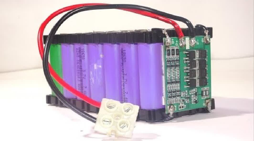 用旧笔记本电池制作12伏电池组,电力十足,接上电机转的飞快!