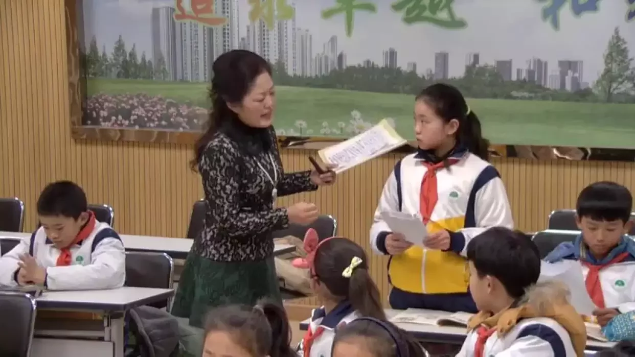 ...与社会上册温暖的家2.爸爸妈妈,你们辛苦了-邢老师(配视频课件教案)