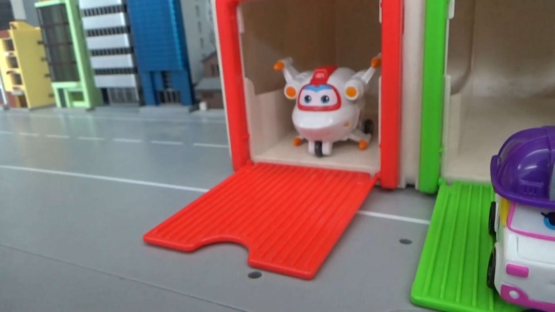 玩具动画世界 第95集 汽车车库