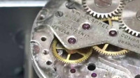 罕见!二战军用手表至今仍在运转 构造精密令人叹服