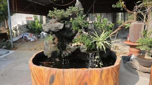 自制的假山鱼池,犹如一幅美丽的“山水画”,底下养锦鲤,意境美
