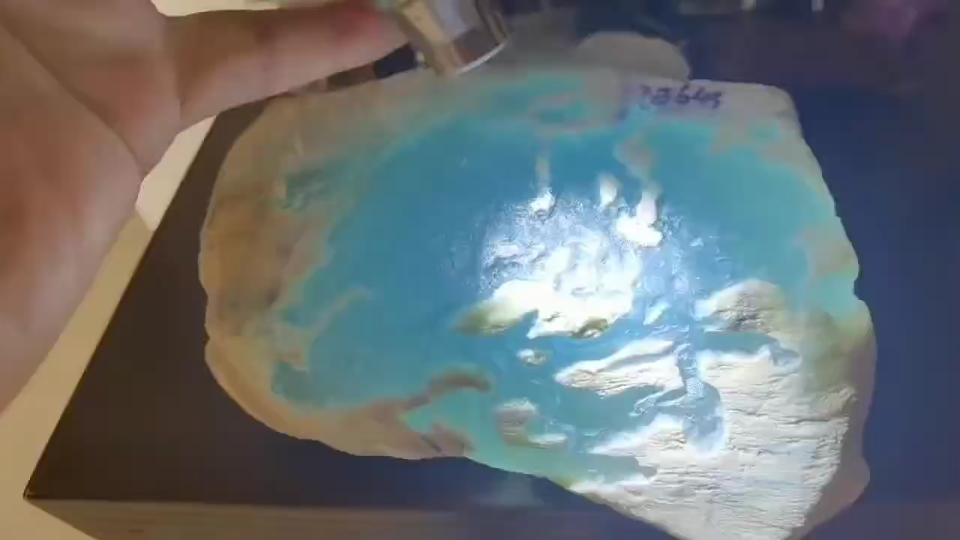 欣赏高端品质翡翠原石开窗料