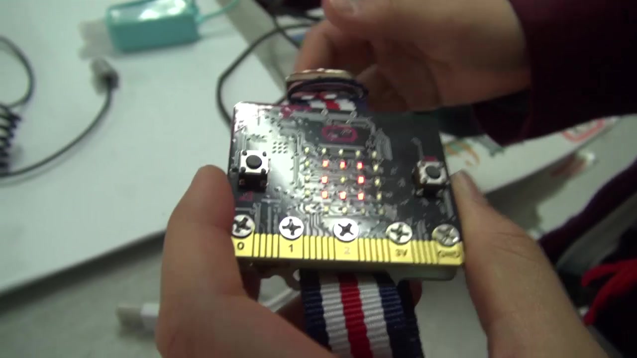 microbit智能手表实现石头剪刀布