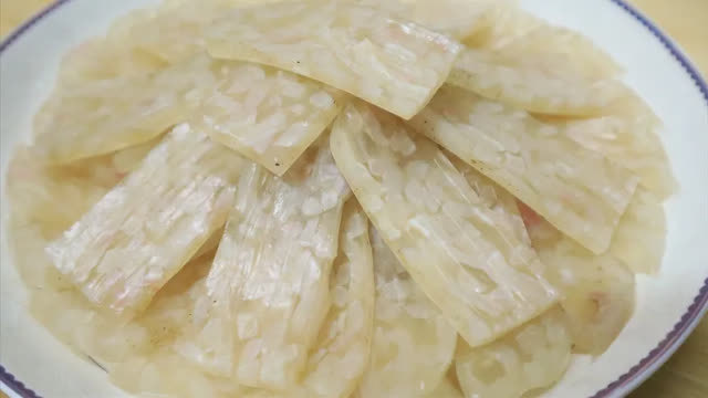 做猪皮冻一定不要直接煮,多加这一步劲道q弹