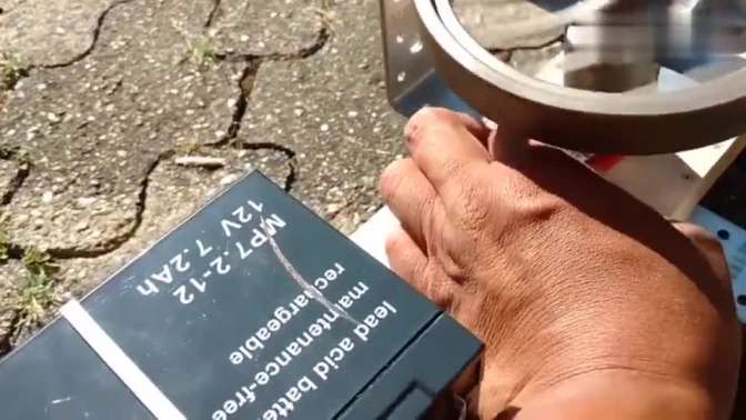 用陀螺仪稳定的两轮平衡车