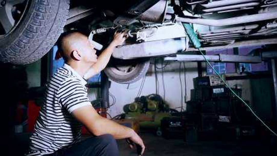 车子不好打火,洗了节气门换了火花塞也不行,重点检查下这个零件