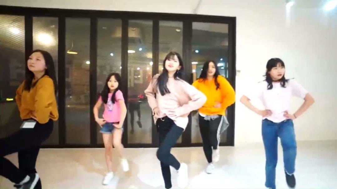 2019热门舞蹈视频,跳的简直太好了,简单易学舞蹈