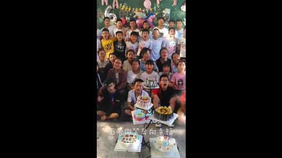 家长们初一年段的(6.1)是孩子们在学校过的最后一个儿童节