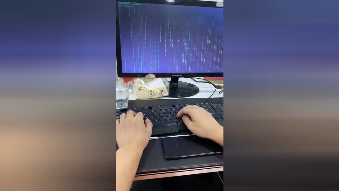 win+r 输入color c dir/s回车 就可以啦!