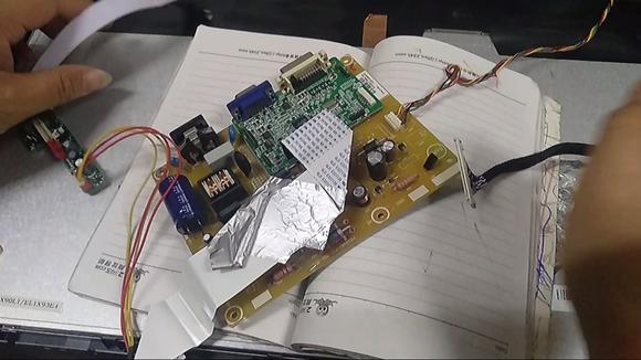 显示器换通用驱动板,详细改装教程,这期板子比较另类