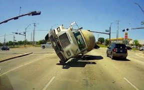   【全程高能】行车记录仪捕捉到的惊人瞬间