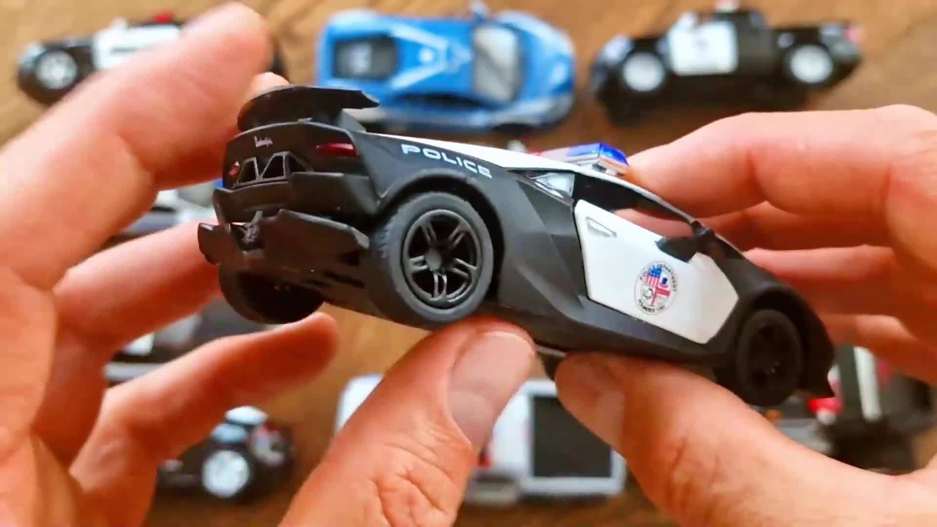 多种样式的警用汽车模型展示