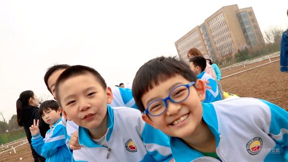 十六异神兽熊孩子大闹西安植物园欢快的小学生周末亲子春游活动