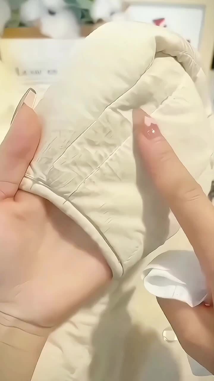 冬天羽绒服领口,袖口容易脏,千万别经常洗。用它擦一擦,擦的干净还...