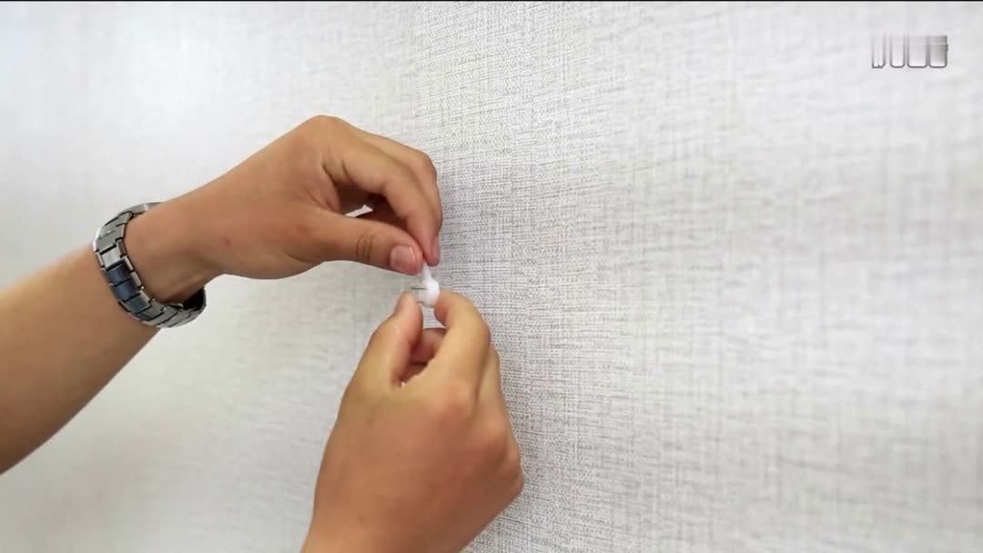 手把手教你_1分钟安装挂墙相框的全程