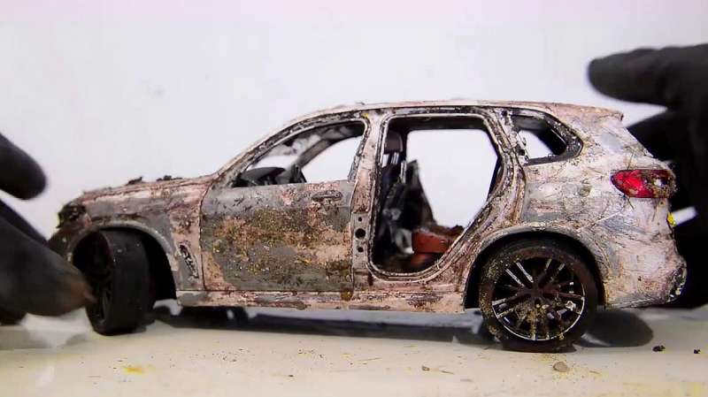 捡的报废已久的宝马X5,G05模型车,大神翻新过程看着就奇迹