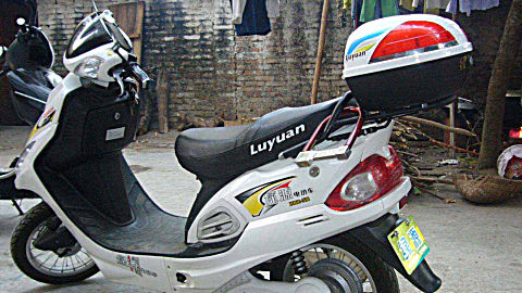 电动车随时充电好,还是用完再充好?很多人搞错,难怪电瓶坏的快