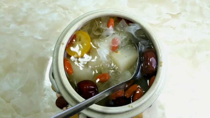 美味之坊:雪梨银耳这样做,堪称饭后最佳甜品,一口气吃了2碗