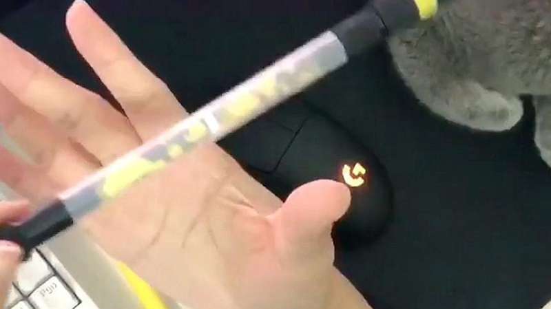 非常炫酷的转笔教程,步骤很简单,你学会了吗?