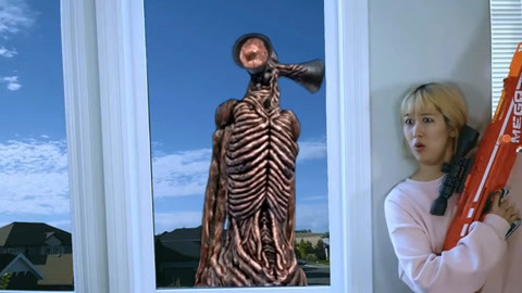 搞笑动画:小姐姐换了把威力强大的玩具枪,终于干掉了警笛头