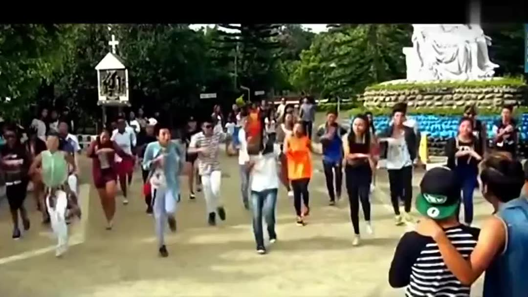 简单的团队舞蹈 国外SEVE舞步传到越南
